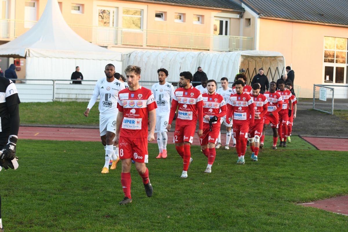 Football : "Eux ont annoncé la montée, pas nous !" ; une affiche de ...