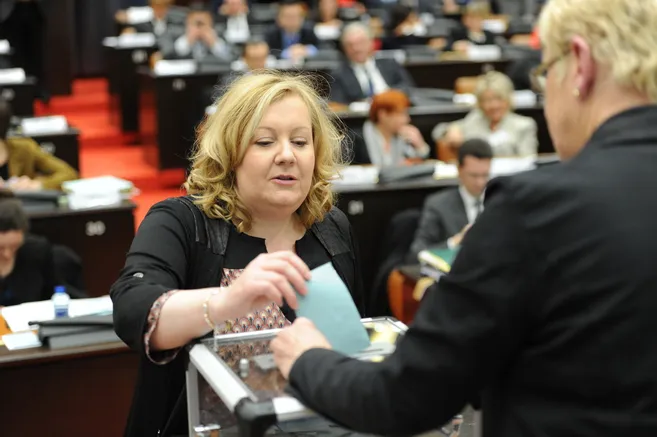 Sophie Montel (FN) : "Nous serons la seule opposition" - L'Yonne ...
