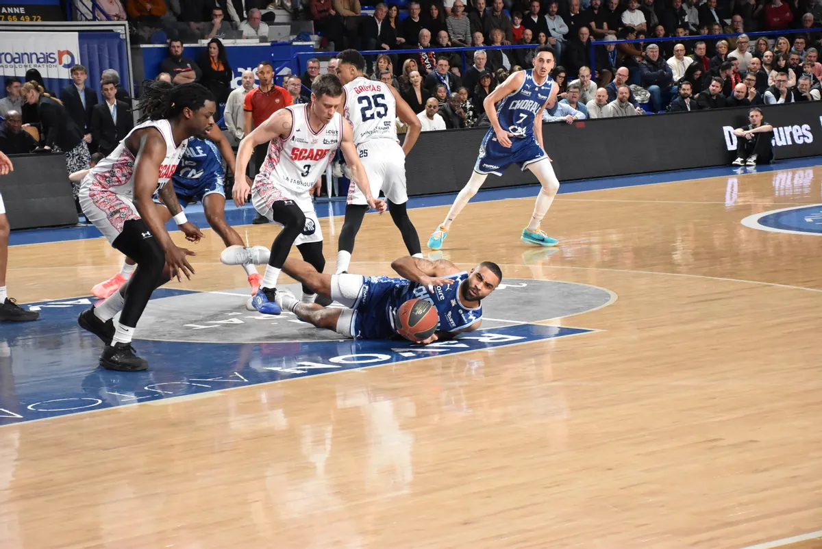 Au bout du suspens, la Chorale de Roanne remporte le derby contre le ...