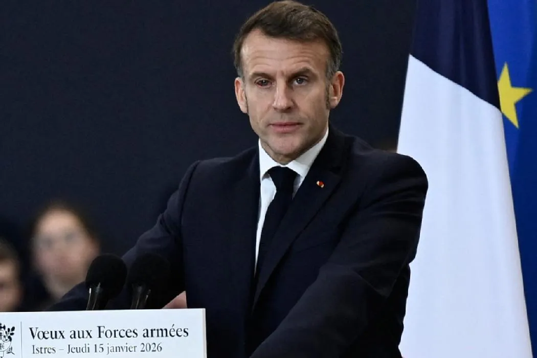 "Vous allez me subir ainsi" : Emmanuel Macron se présente avec des ...