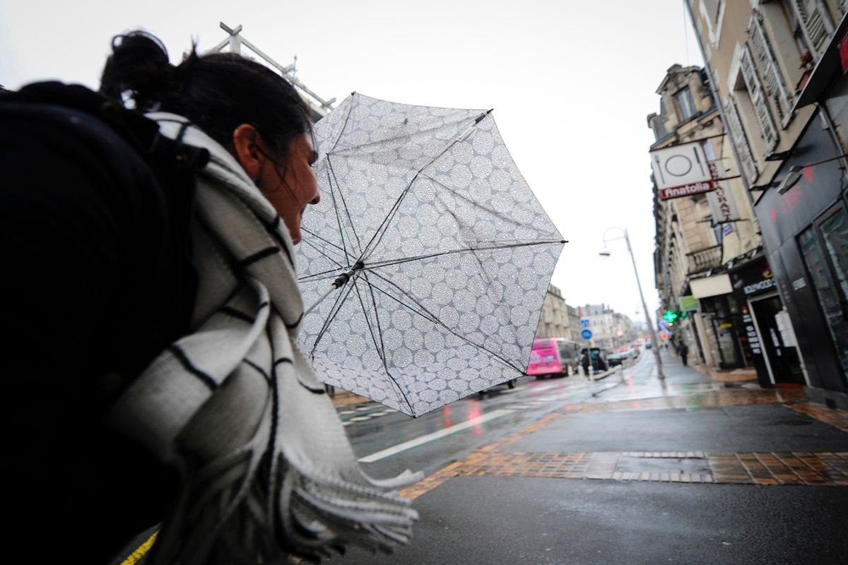 Ouragan Tammy : déclenchement de l'alerte violette au cyclone en ...