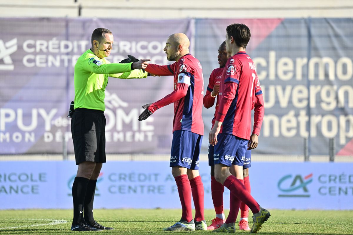 Le but refusé au Clermont Foot face à Laval aurait-il dû être accordé ...