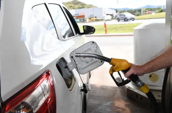 Des attaques à la bombe contre des stations-service font quatre blessés ...