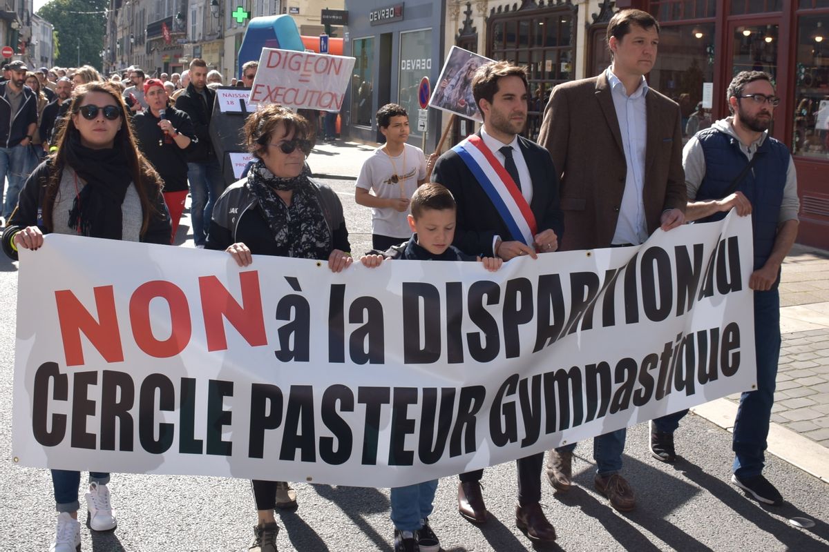 Panneaux "Digeon exécution" à Montargis : le maire envisage de porter l ...