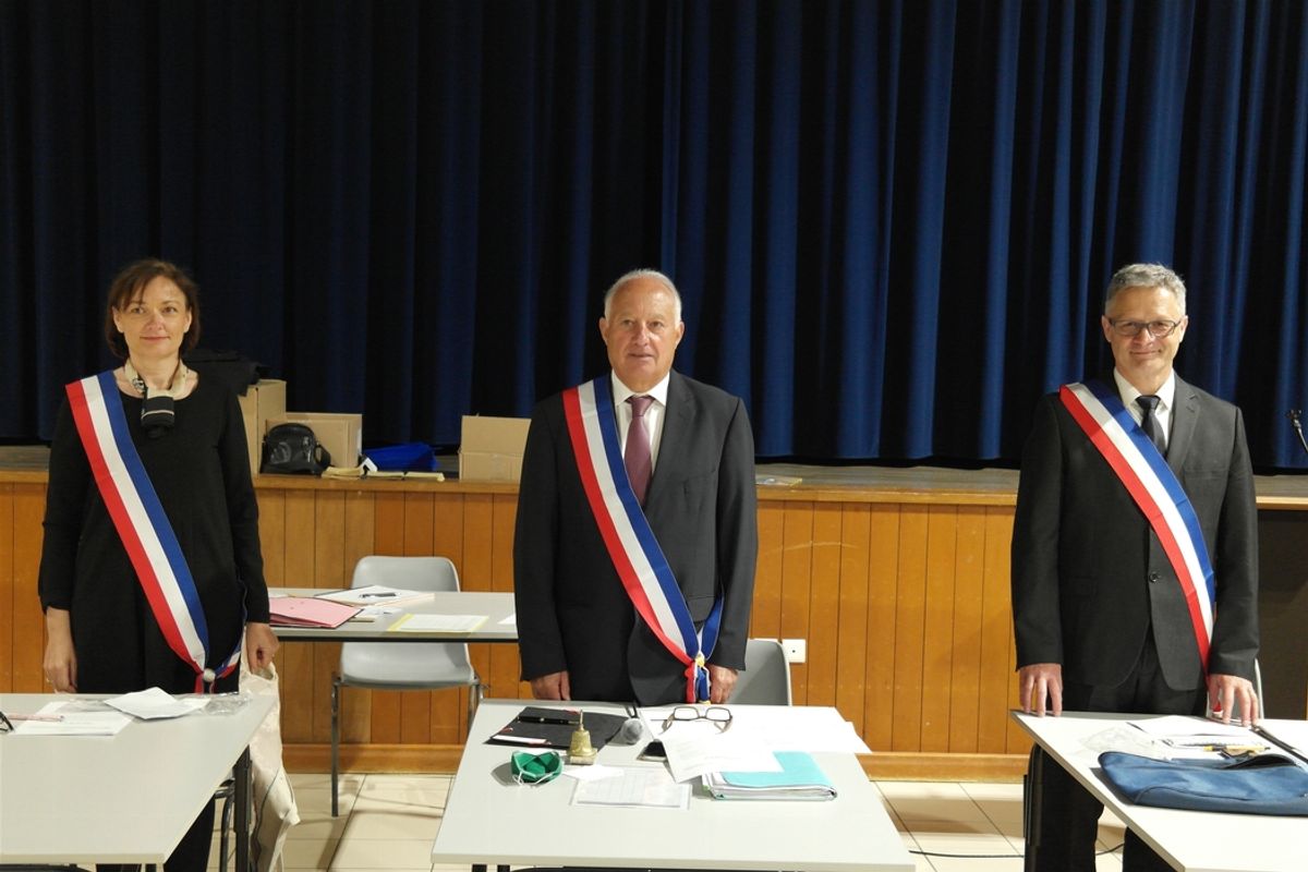 Le premier adjoint de Dun-sur-Auron, François Roux, présente sa ...