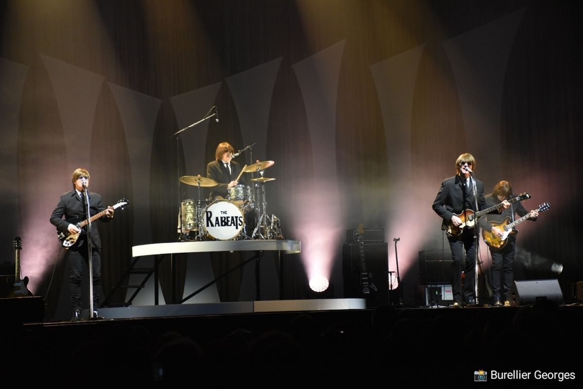 "C’est un peu comme si c’était eux" : immersion dans un concert des ...